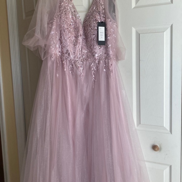 the dress outlet | Dresses | The Brand Is From The Dress Outlet Its 3x ...